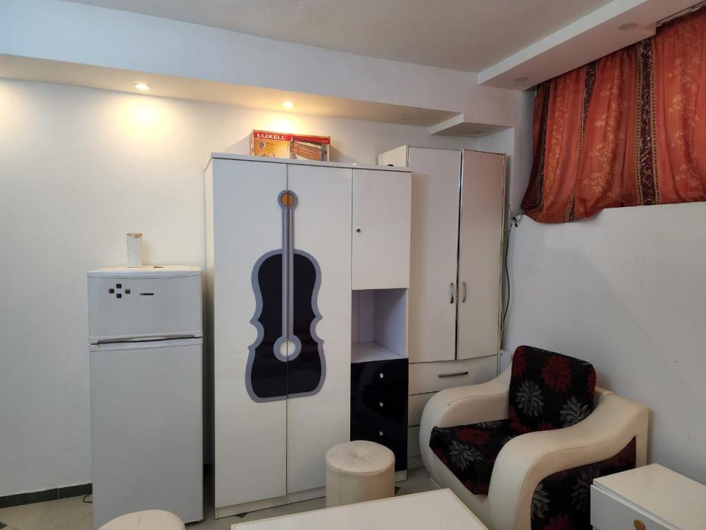 Jepet me qira garsoniere 300 metra mbi Qenderen Kristal. - Tirane ...